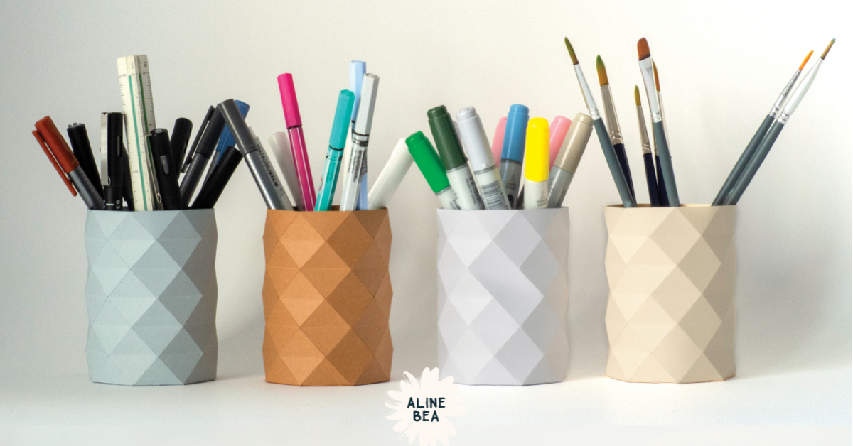 Pen, pencil, brushes and makeup holder - free template and tutorial